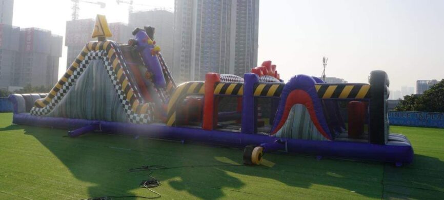 Ultra Racer – Location de jeux gonflable Pishimuss